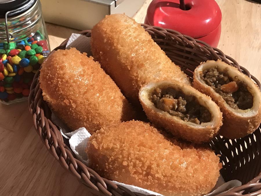 Japanese Curry Pan / カレーパン | Kanadell Japanese Bakery